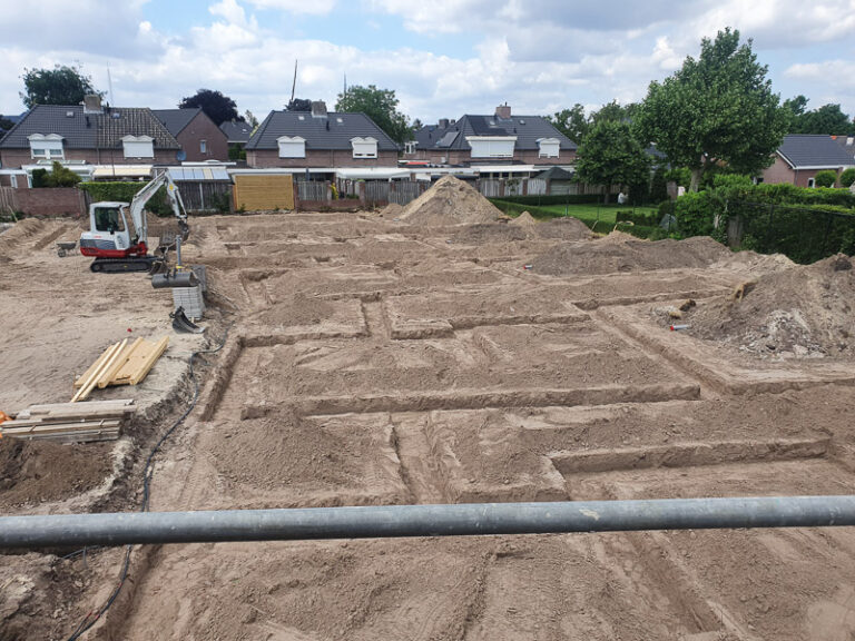 Uitgraven fundering Someren - Joost de Vries Grondwerken, Sloopwerken ...